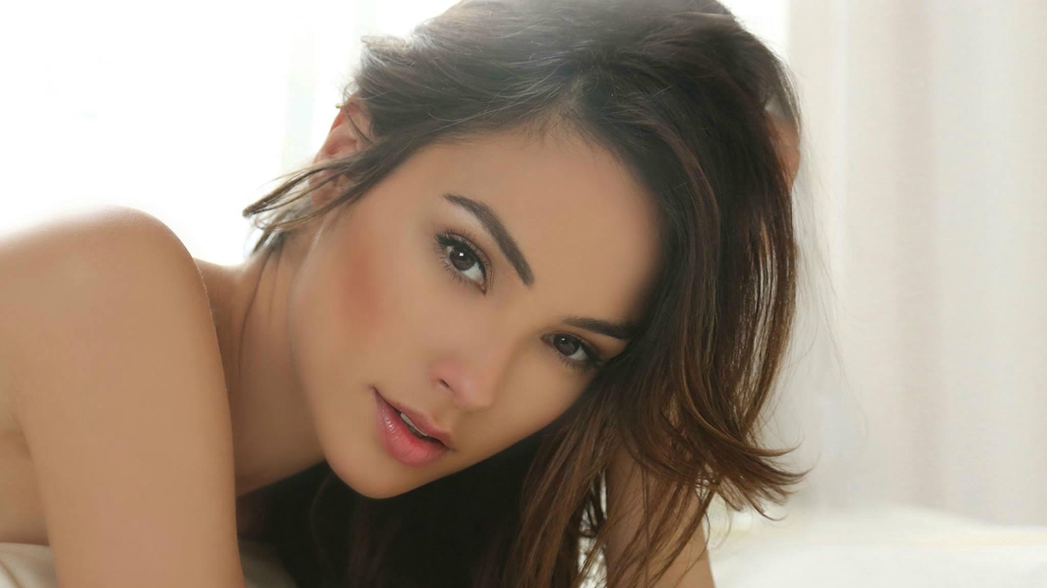 Si Seksi Gal Gadot Beri Kecupan untuk Pemain Juve dan Madrid - INDOSPORT