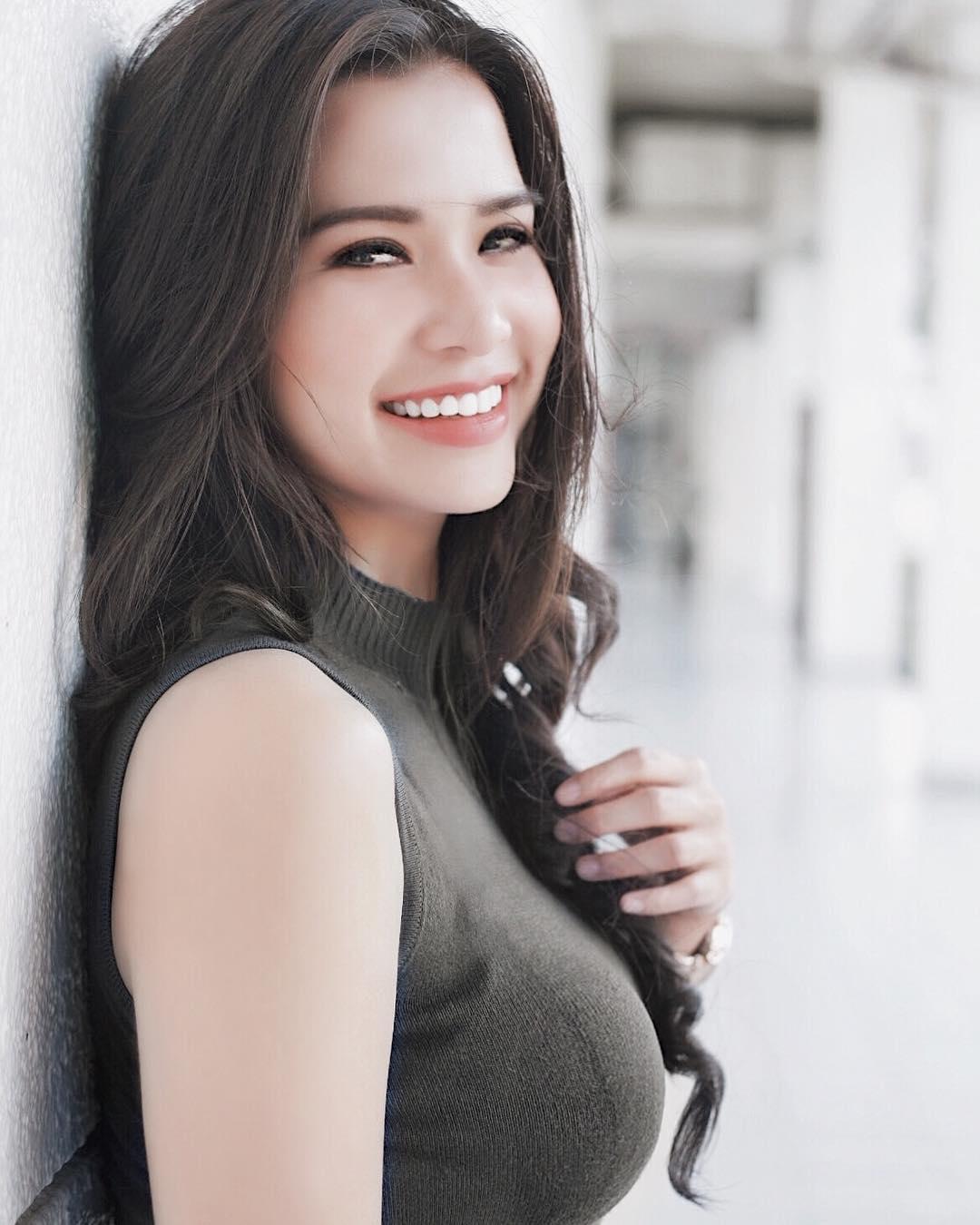 10 Pose Menggoda Presenter Olahraga Cantik Maria Vania - INDOSPORT