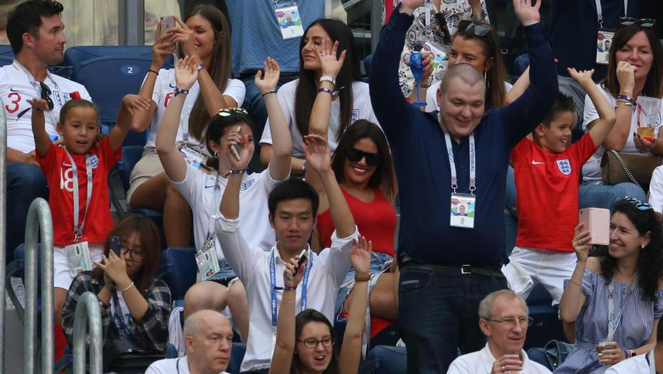 Potret WAG's Inggris yang Acuh Usai Dikalahkan Belgia - INDOSPORT