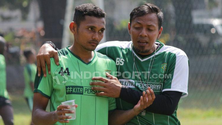 Legenda Persebaya Dapat Sambutan Hangat Dari Maskot Arema - INDOSPORT