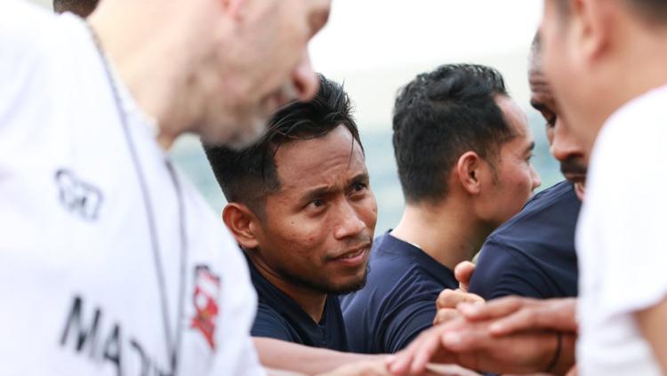 Andik Vermansah Coba Peruntungan Jadi Kiper Madura United - INDOSPORT