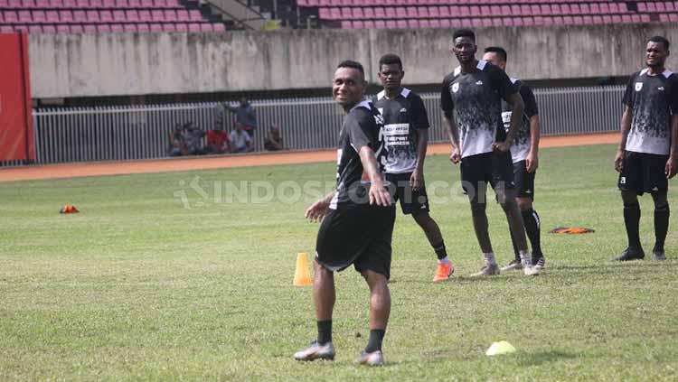 Tibo Sebut Jakcsen Tiago Jadi Pembangkit Semangat Pemain Persipura ...