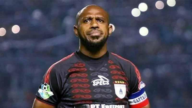 Salut! Boaz Solossa Lelang Jersey Debutnya di Timnas Indonesia - INDOSPORT