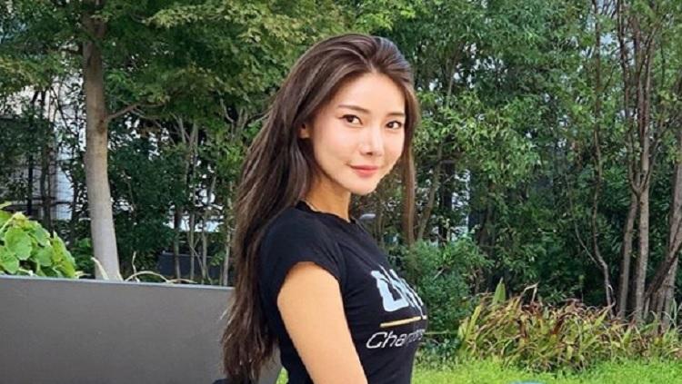 Mengintip Pesona Lucky Mizili saat Sedang Tak Jadi Ring Girl MMA ...