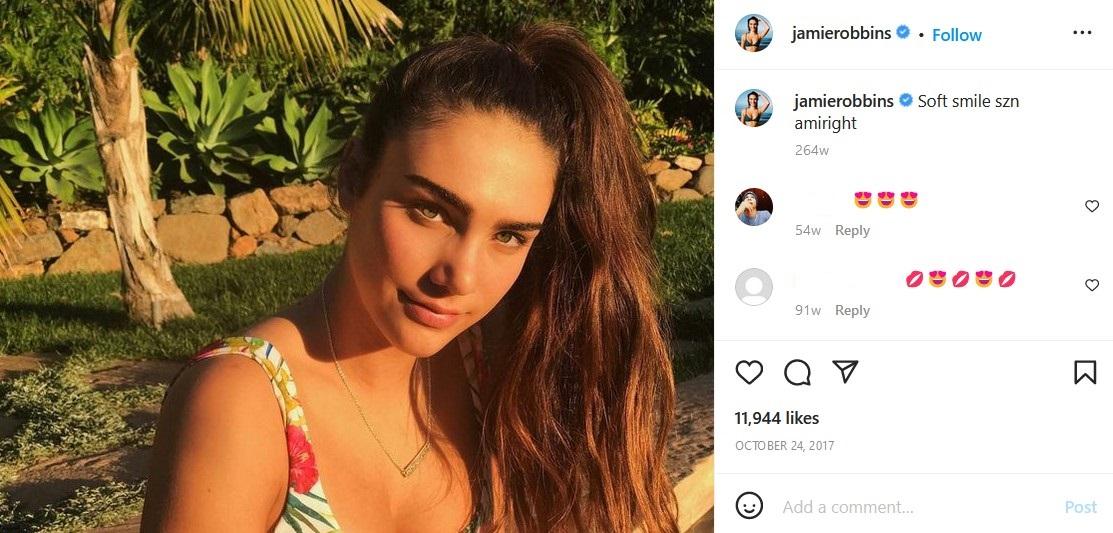 Pesona Jamie Robbins, Pevoli Cantik AS yang Kerap Tampil Eksotis di ...