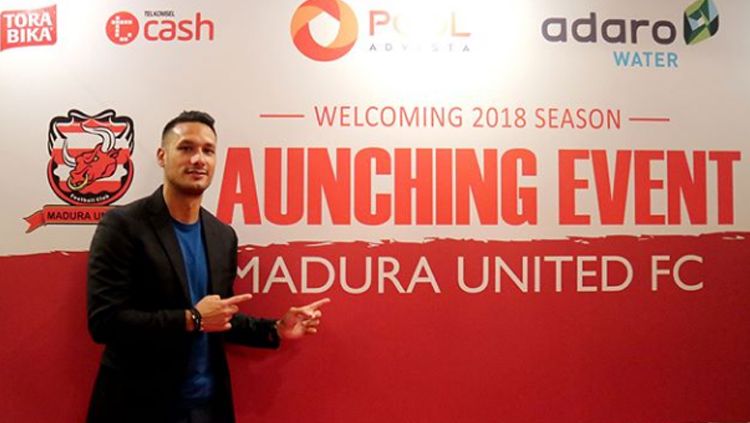 Raphael Maitimo Pilih Nomor Keramat di Madura United - INDOSPORT
