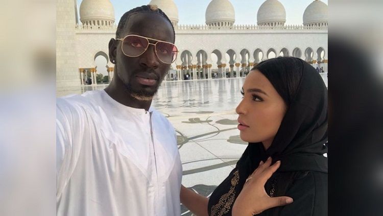 Cantik dan Adem, Pesona Istri Eks Liverpool dalam Balutan Abaya - INDOSPORT