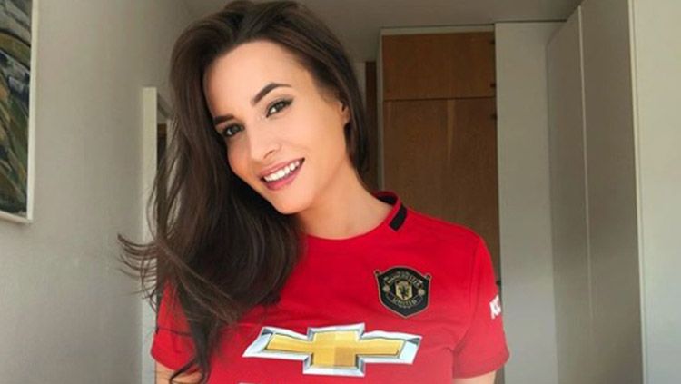Gaya Seksi Katrina Maria Bikin Laga MU vs Sheffield United Makin Panas ...