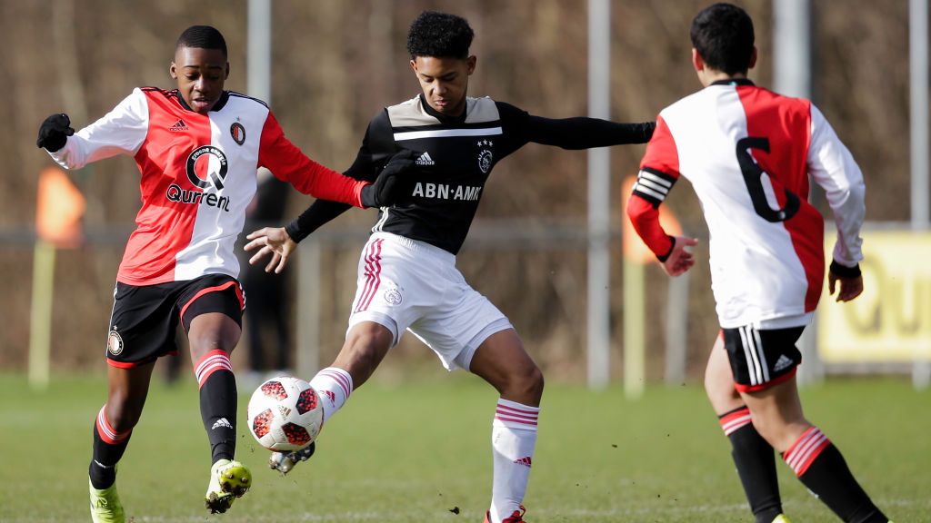 Asal-usul Darah Indonesia Milik Penyerang Ajax Amsterdam, Noah Gesser ...