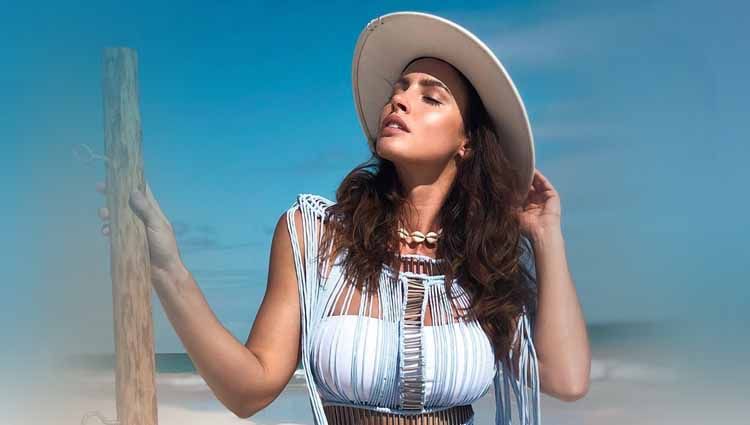 Wadaw! Model Asal Slovakia Ini Berani Berenang Tanpa Busana - INDOSPORT