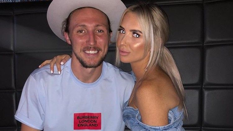 Promosi ke Liga Inggris, Pemain Leeds United Ajak Kekasih Pesta - INDOSPORT