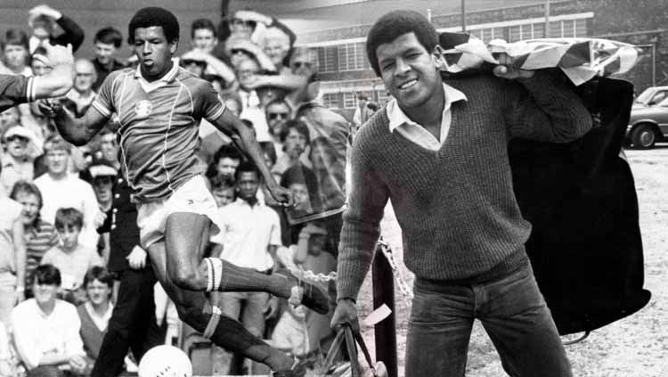 Kisah Pedih Howard Gayle, Pemain Kulit Hitam Pertama Liverpool - INDOSPORT